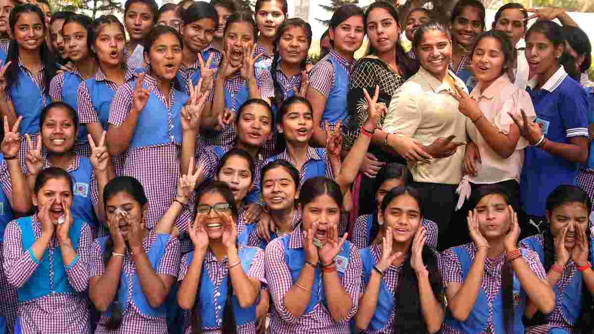 UP Board 2023 - सभी जिलों के हाईस्कूल, इंटर के टॉपर छात्रों की पूरी ...