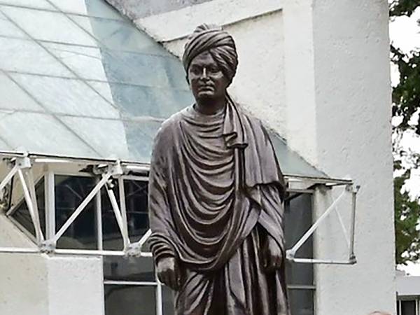 राष्ट्रीय युवा दिवस और सरकारी नौकरी, साथ में एक गंभीर सवाल! | Swami ...